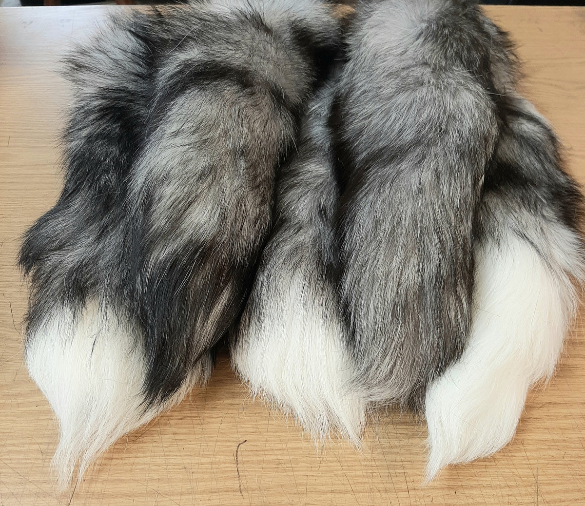 Indigo Fox Tail w/ or w/o grommet & chain – Dakotaline Furs